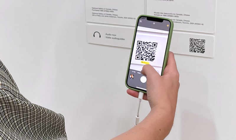 What are NFC tag stickers and how to use them in guiding tourists